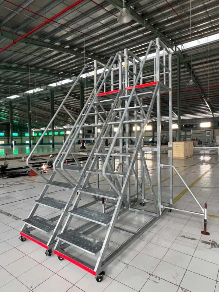 Double Your Warehouse Efficiency with Mobile Industrial Ladders - Việt ...